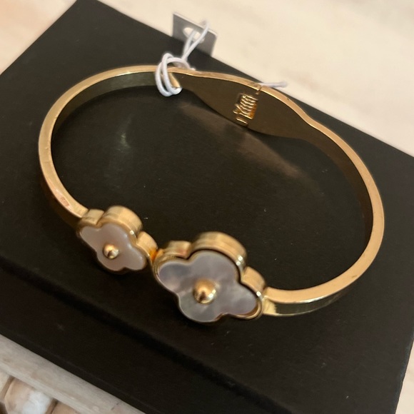 Atterri | Jewelry | Atterri Clover Bracelet | Poshmark